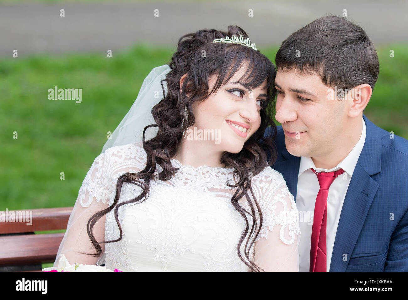 Beautiful married couple in the wedding day Stock Photo - Alamy