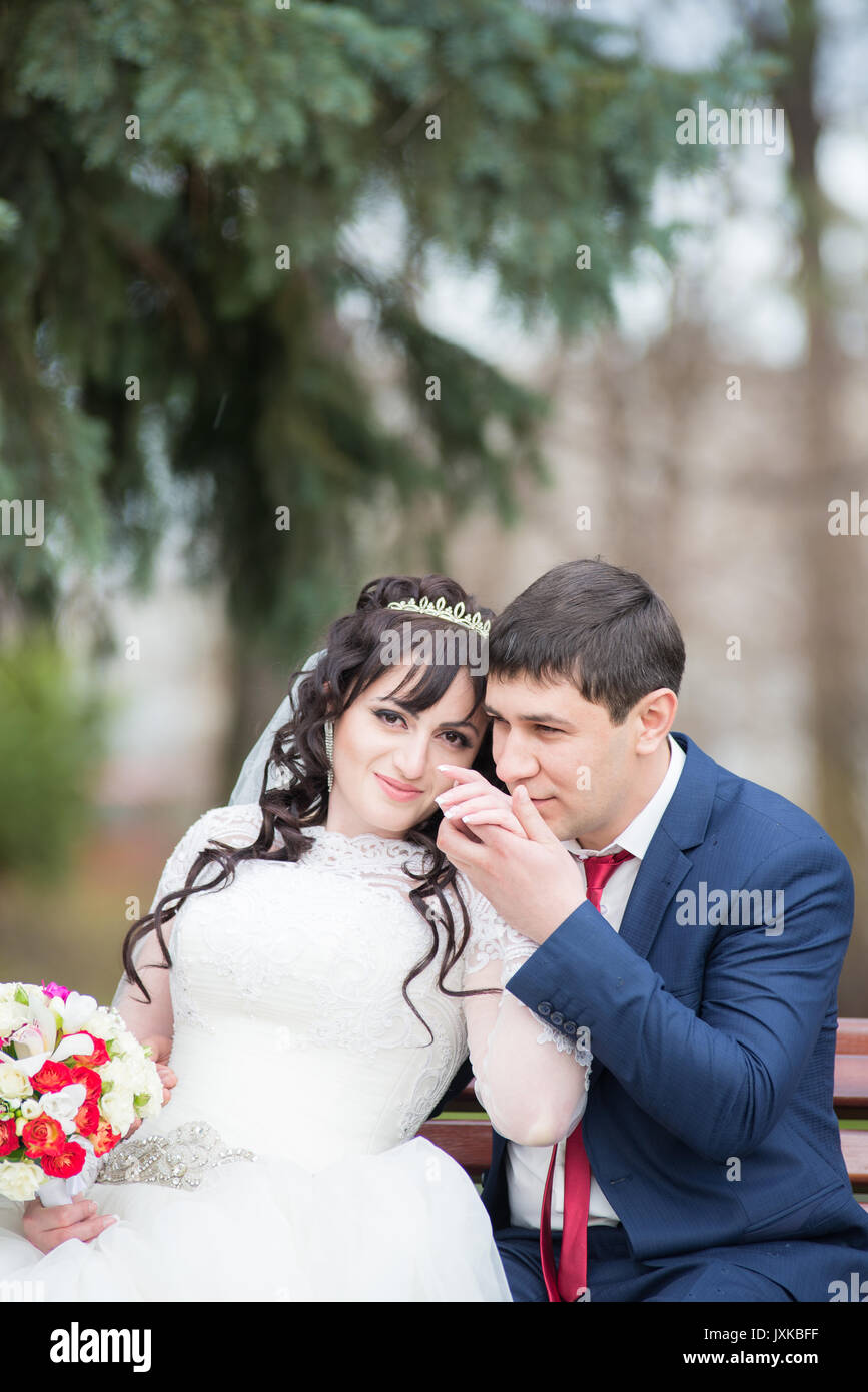 Beautiful married couple in the wedding day Stock Photo - Alamy