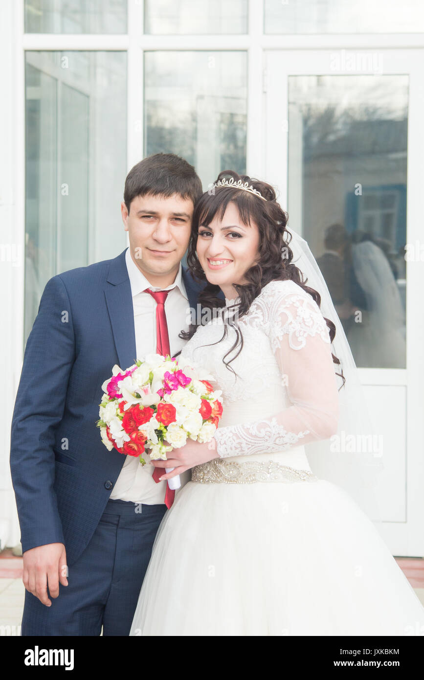 Beautiful married couple in the wedding day Stock Photo - Alamy