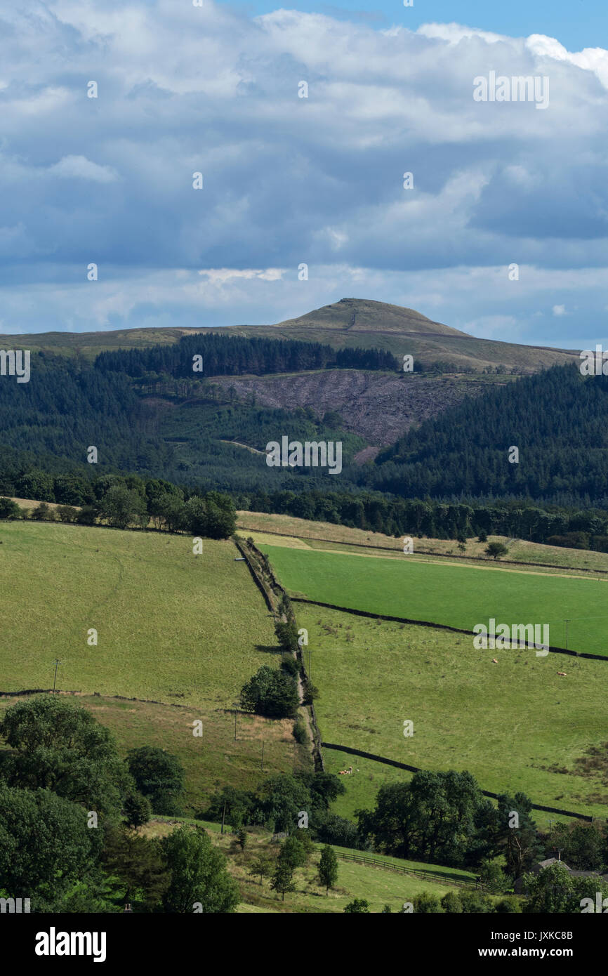 View From Teggs Nose to Shutlingsloe near Macclesfield Stock Photo - Alamy