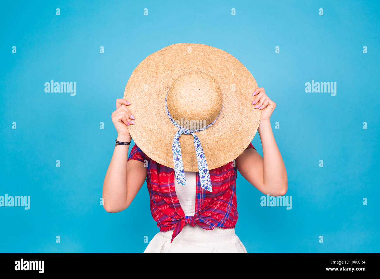 Beautiful woman in hat, back view Stock Photo - Alamy