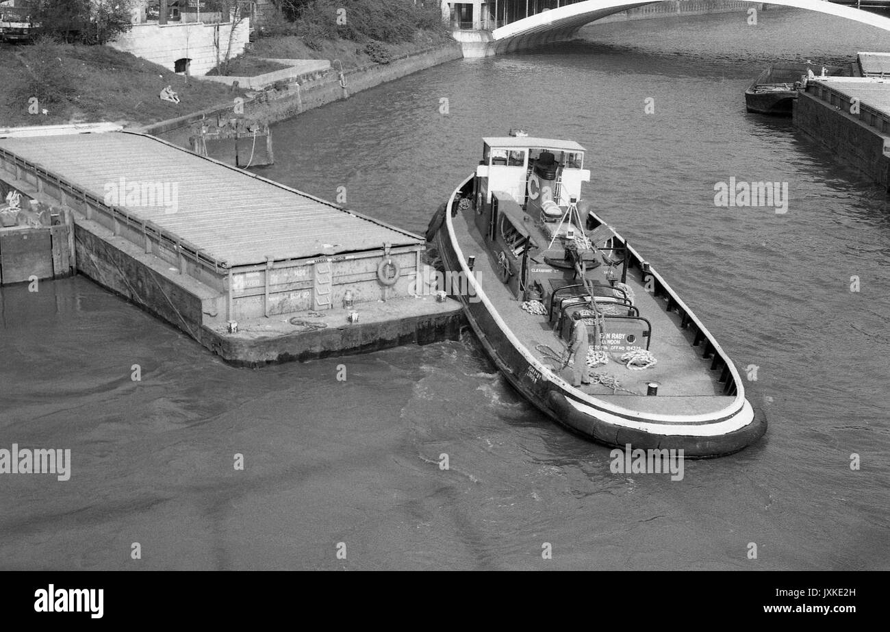 Thames Barge With Refuse Black and White Stock Photos & Images - Alamy