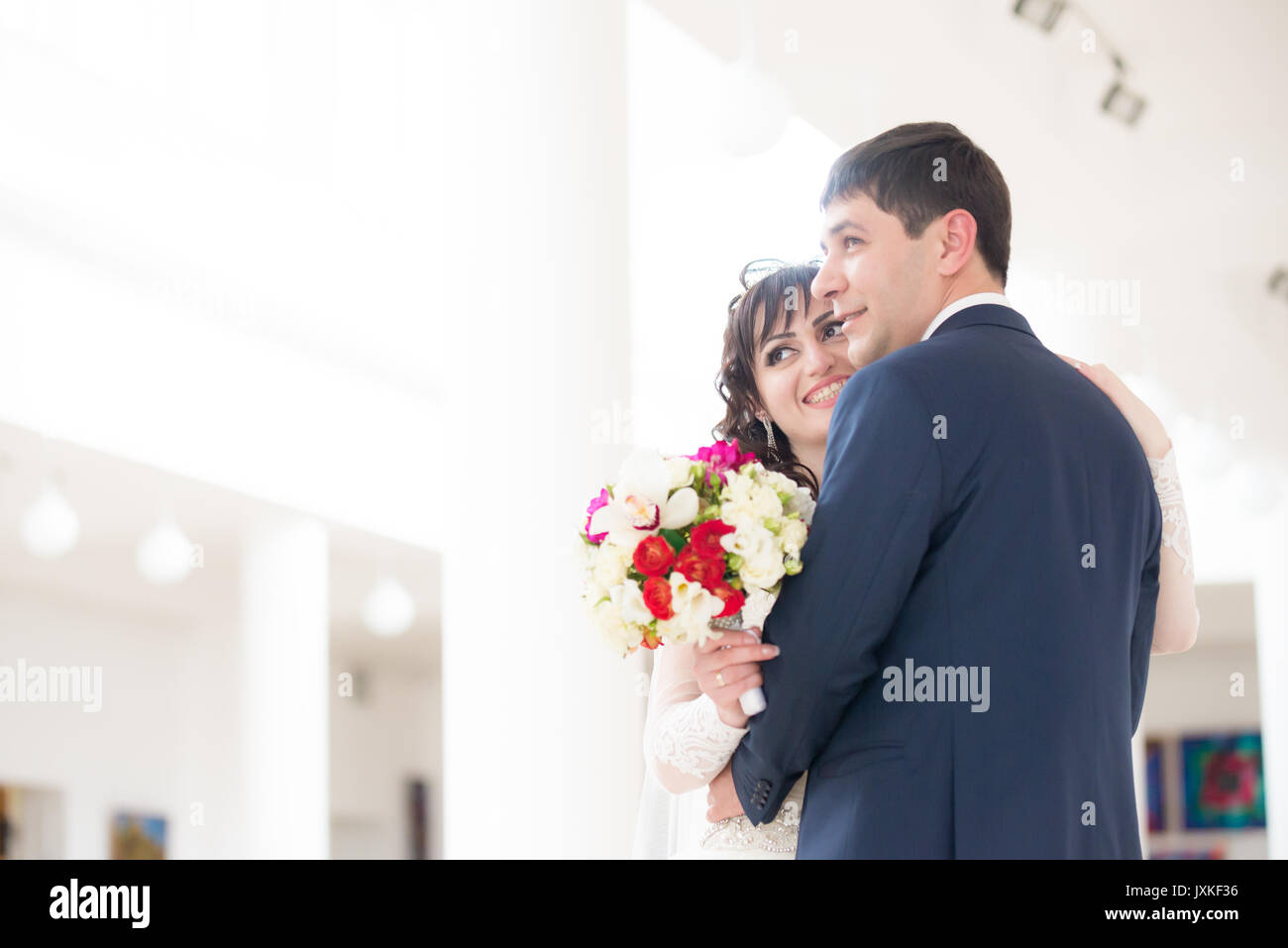 Beautiful married couple in the wedding day Stock Photo - Alamy