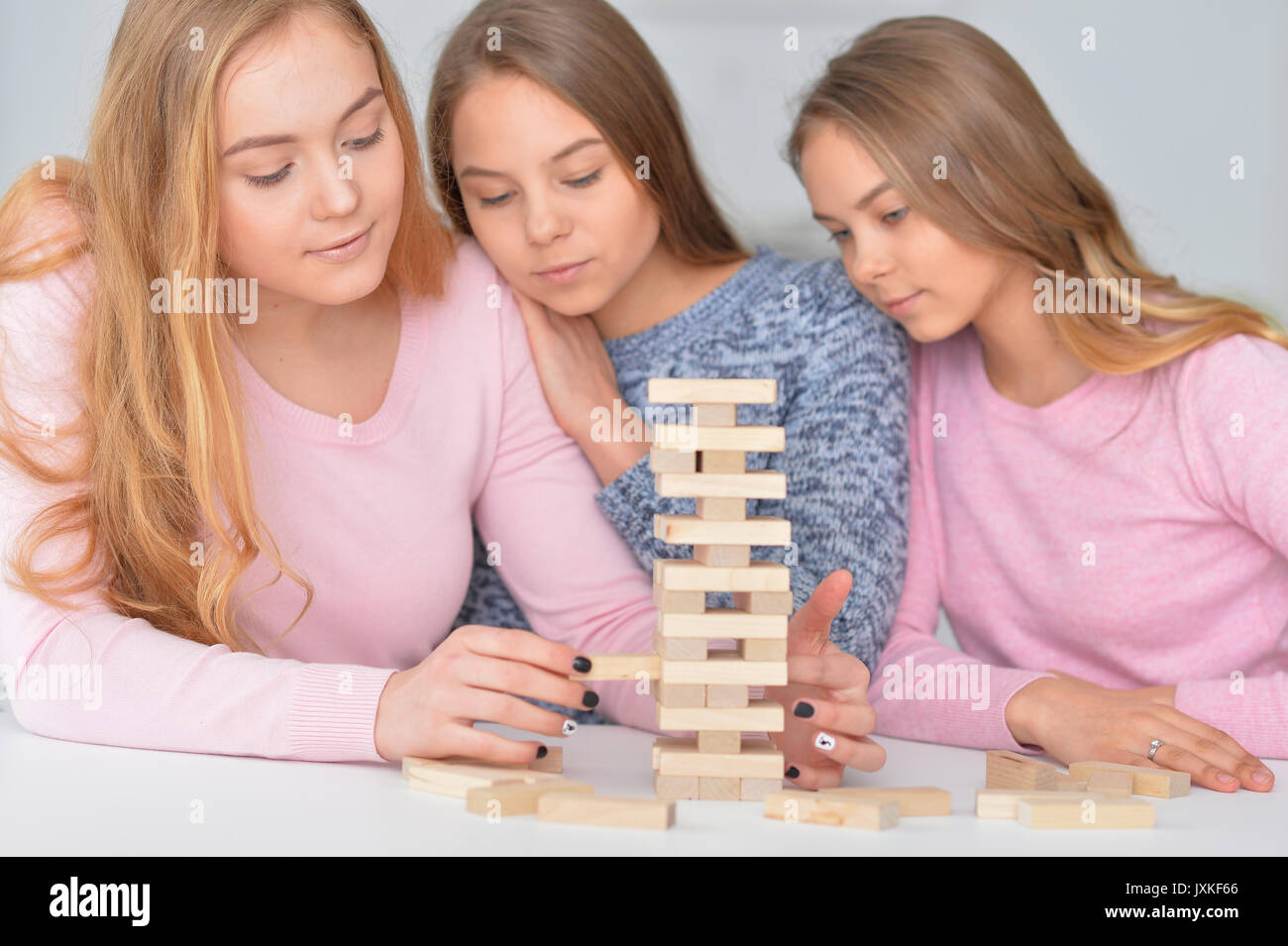 Gorgeous student girls hi-res stock photography and images - Alamy