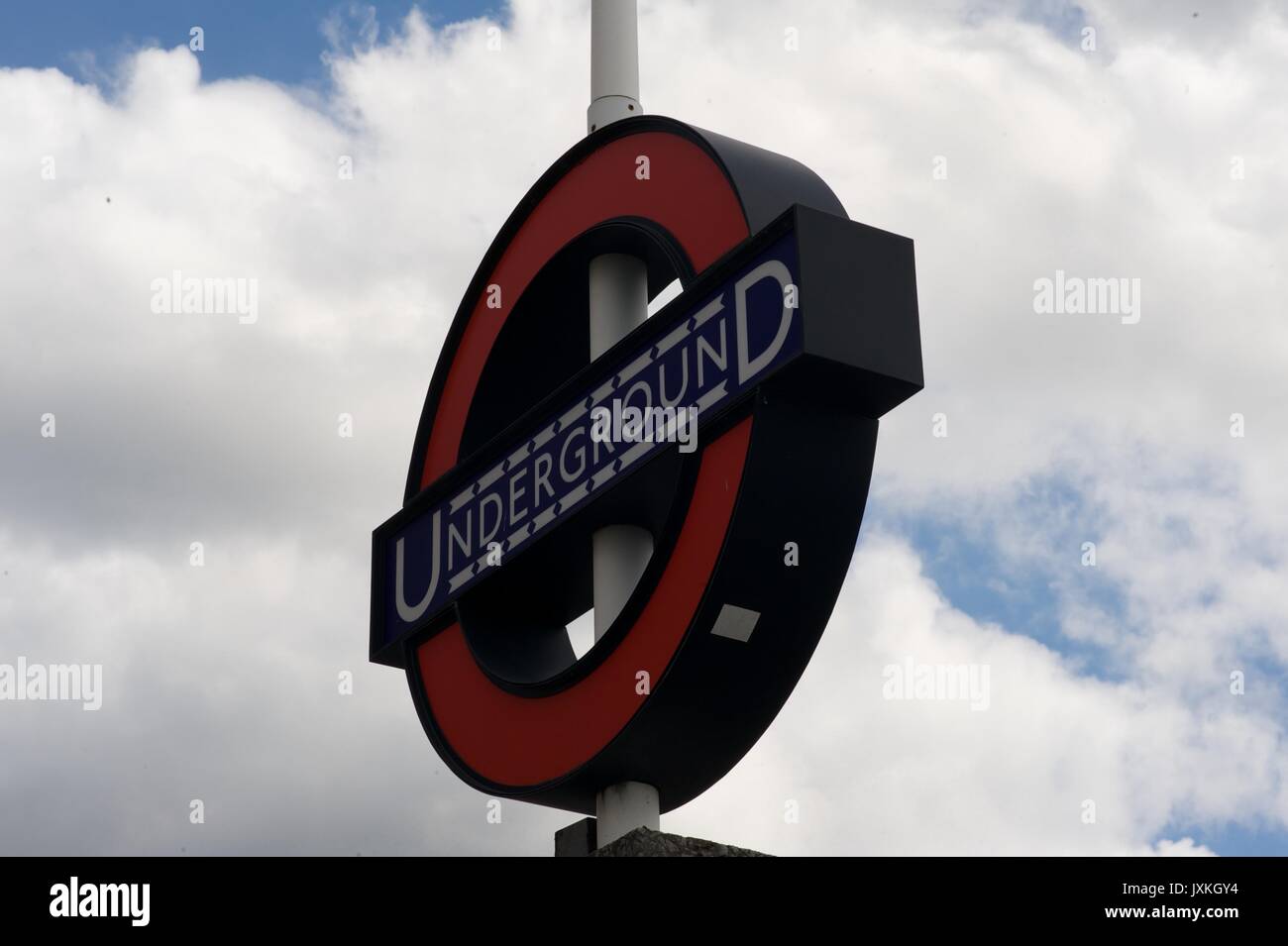 London underground signage escalators hi-res stock photography and ...