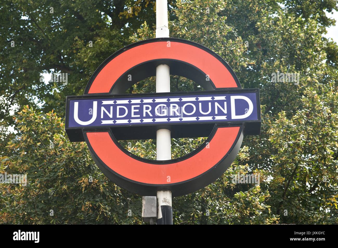 London underground signage escalators hi-res stock photography and ...