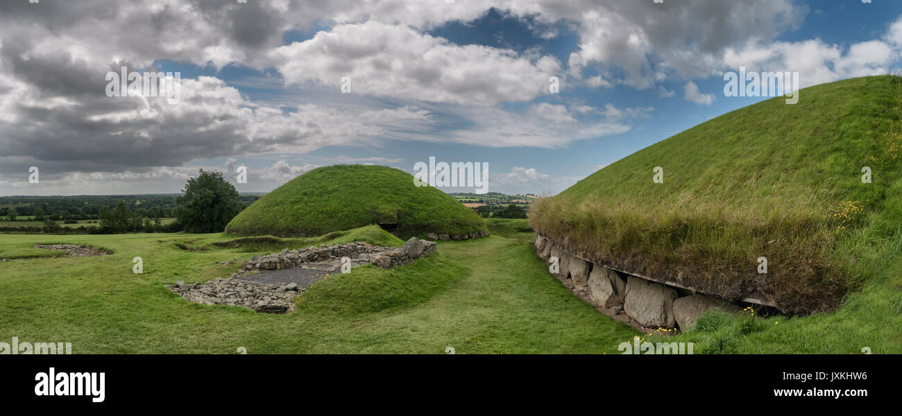 Knowth Neolithic Passage Tomb, Main Mound, Ireland Stock Photo - Alamy