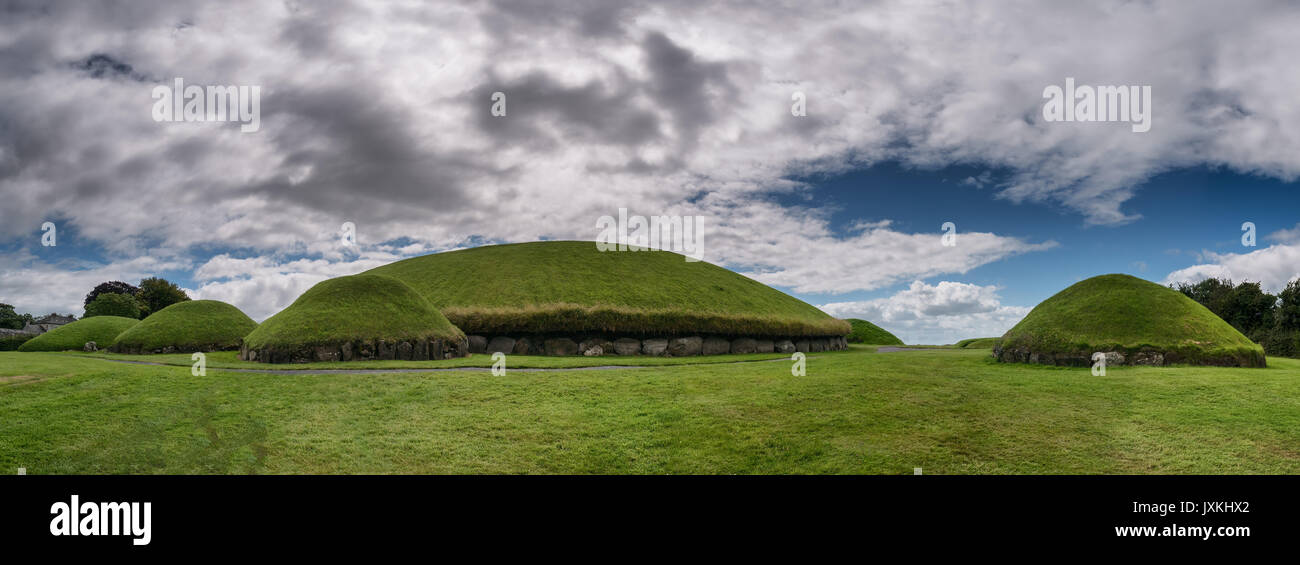 Knowth Neolithic Passage Tomb, Main Mound, Ireland Stock Photo - Alamy