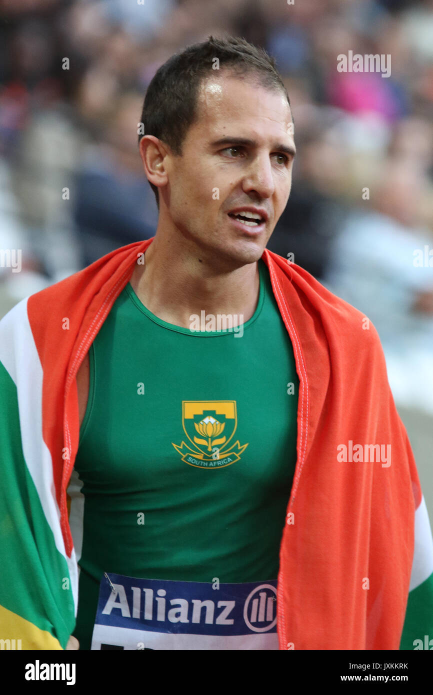 Arnu FOURIE of South Africa celebrates bronze in the Men's 200 m T44 ...