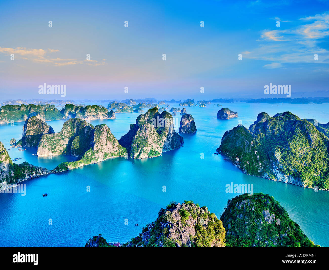 Halonbay hi-res stock photography and images - Alamy