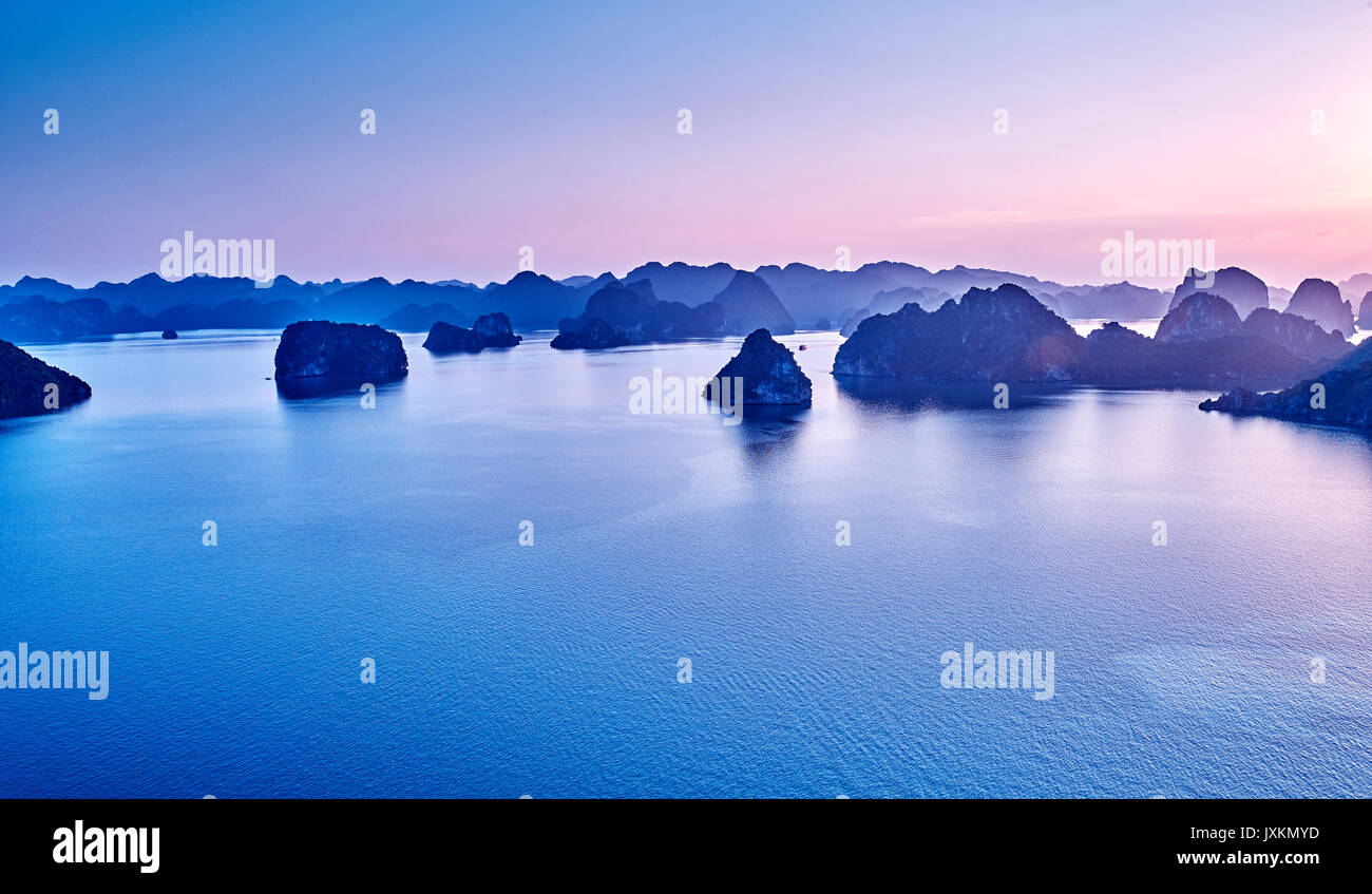 beautiful green limestone mountains in halon bay vietnam asia Stock ...