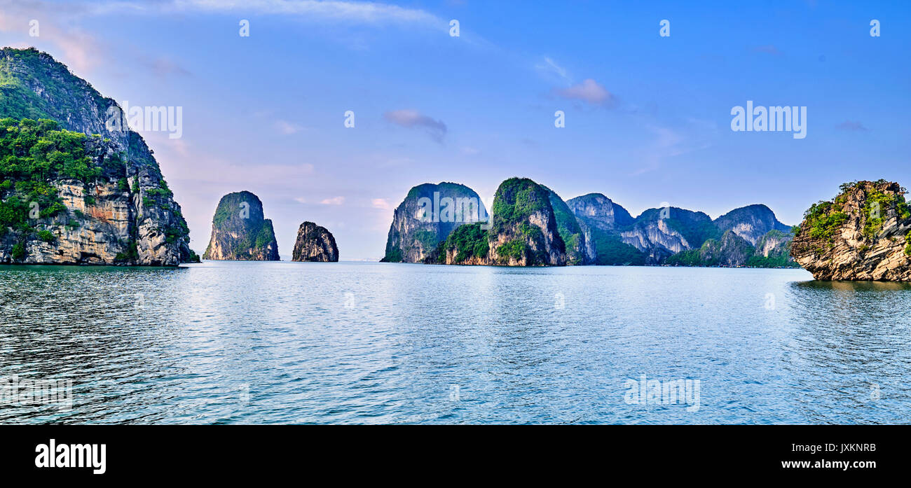 beautiful green limestone mountains in halon bay vietnam asia Stock ...