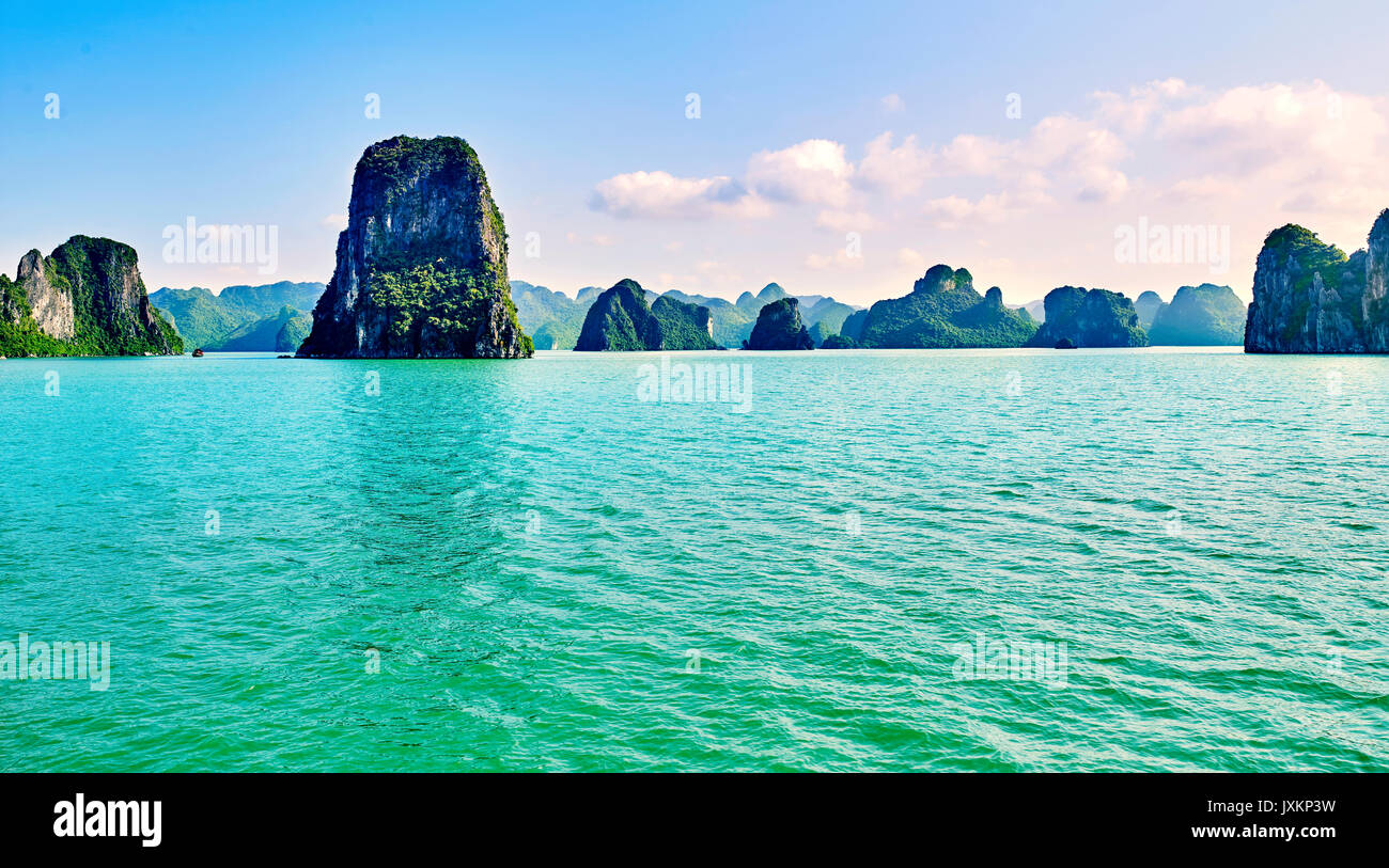 beautiful green limestone mountains in halon bay vietnam asia Stock ...