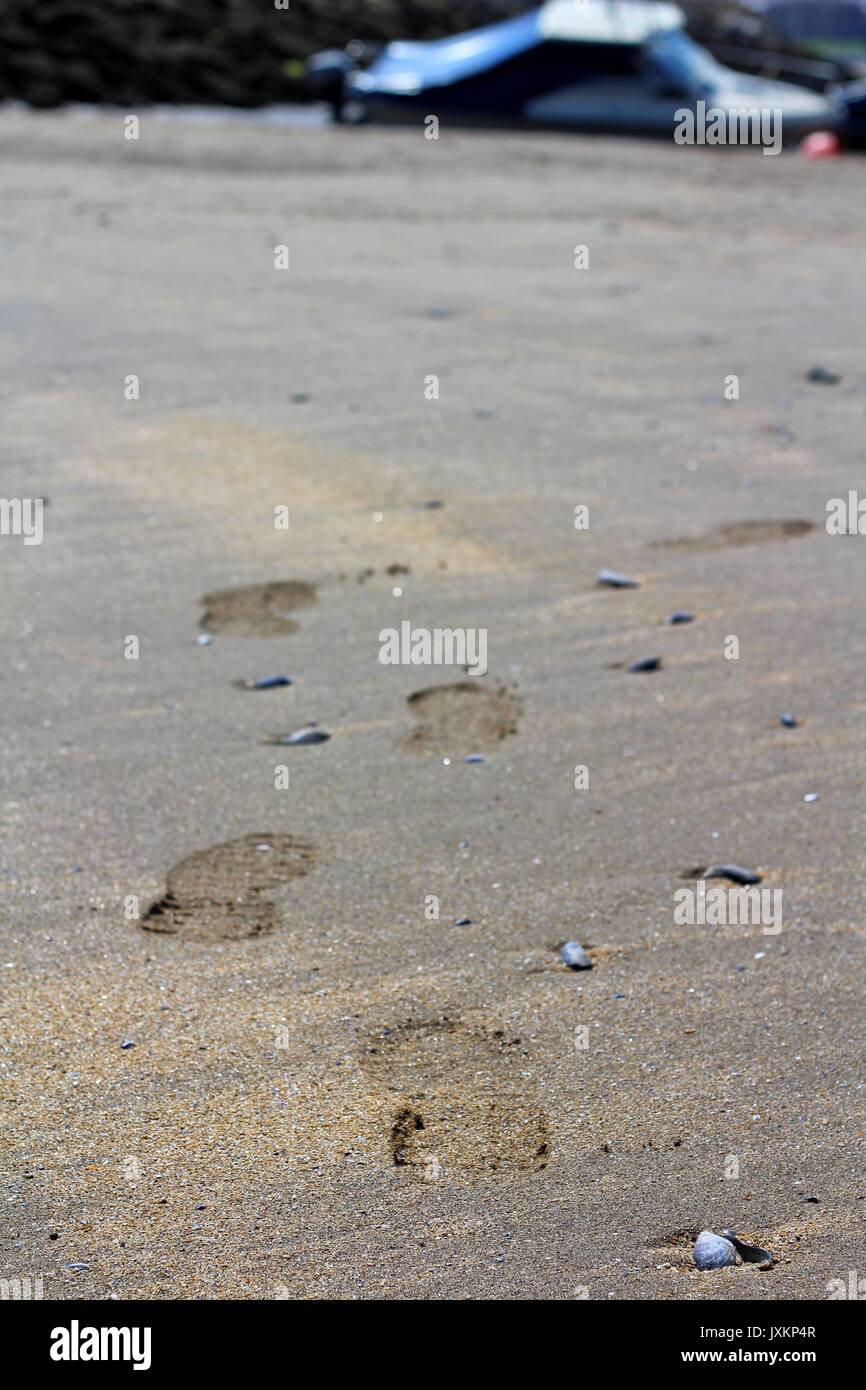 Colourful boats along the beach hi-res stock photography and images - Alamy
