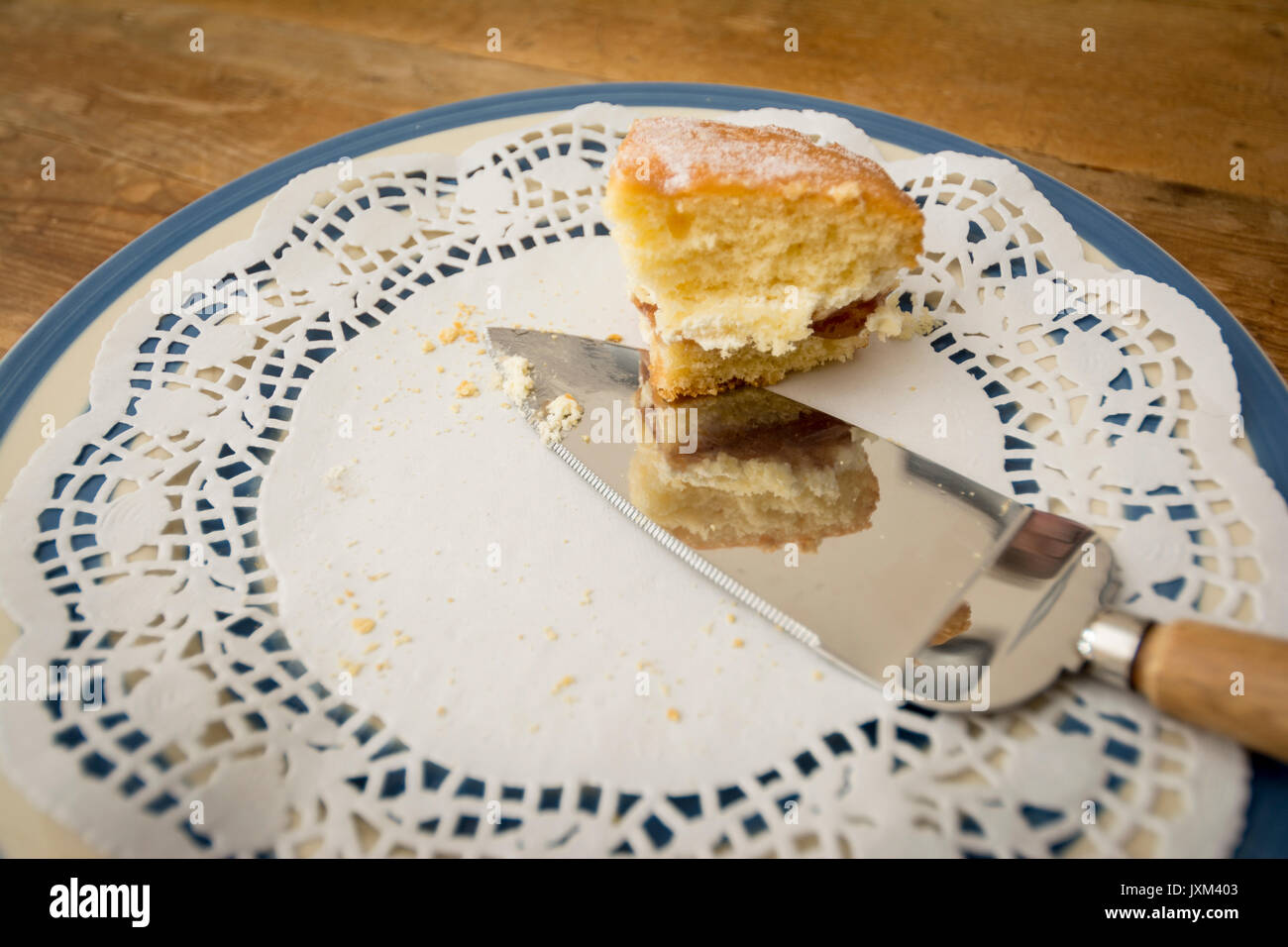Last slice of cake hi-res stock photography and images - Alamy