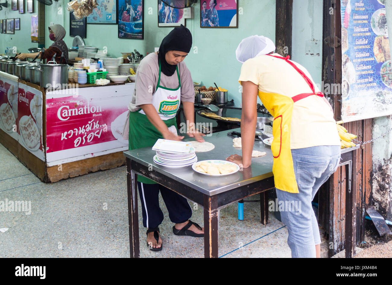 Making roti hi-res stock photography and images - Alamy