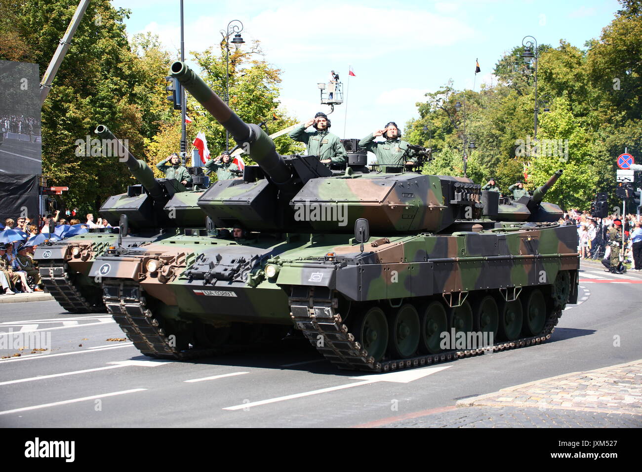 M1 abrams tank us flag hi-res stock photography and images - Alamy