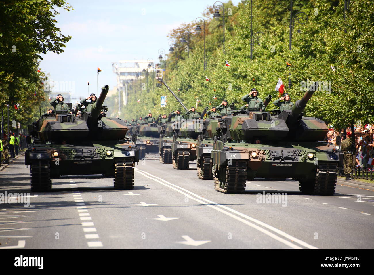 M1 abrams tank us flag hi-res stock photography and images - Alamy