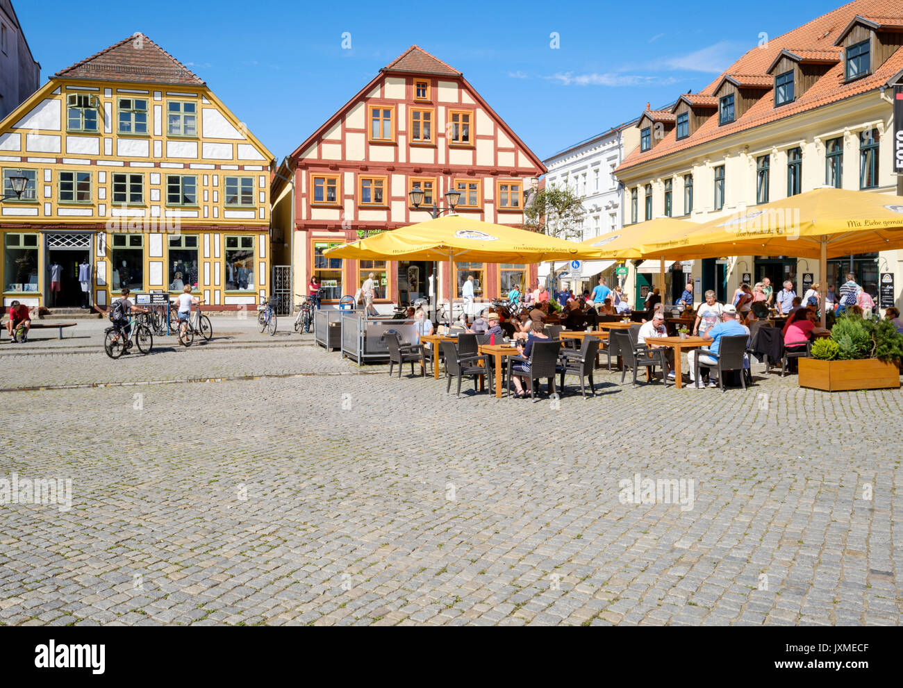 Neuer market square hi-res stock photography and images - Alamy