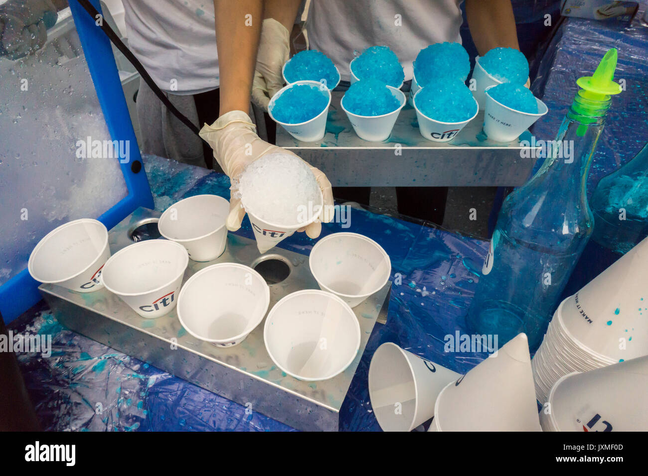 Snowcones hi-res stock photography and images - Alamy