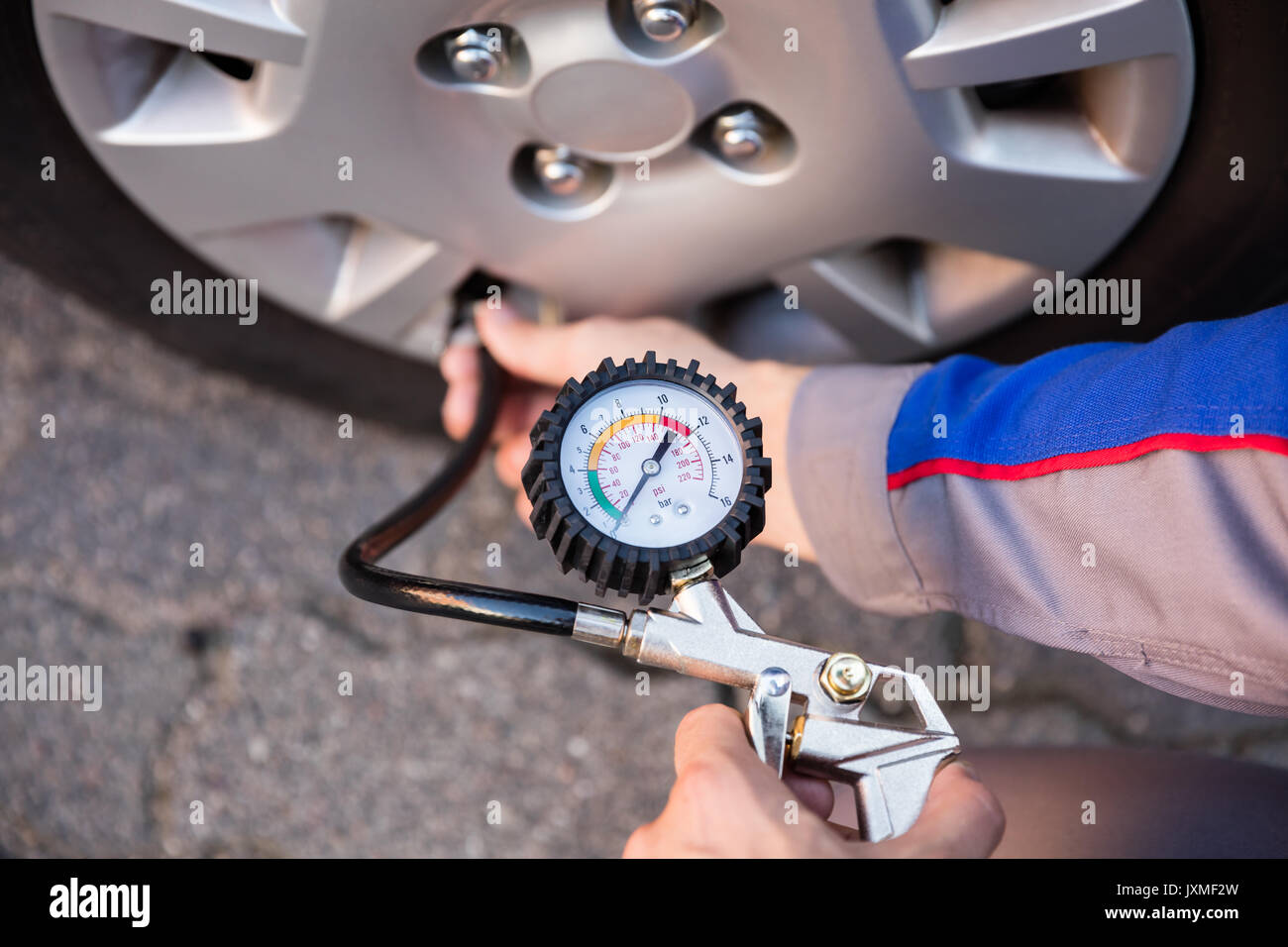 Wheel pressure measurement hi-res stock photography and images - Alamy