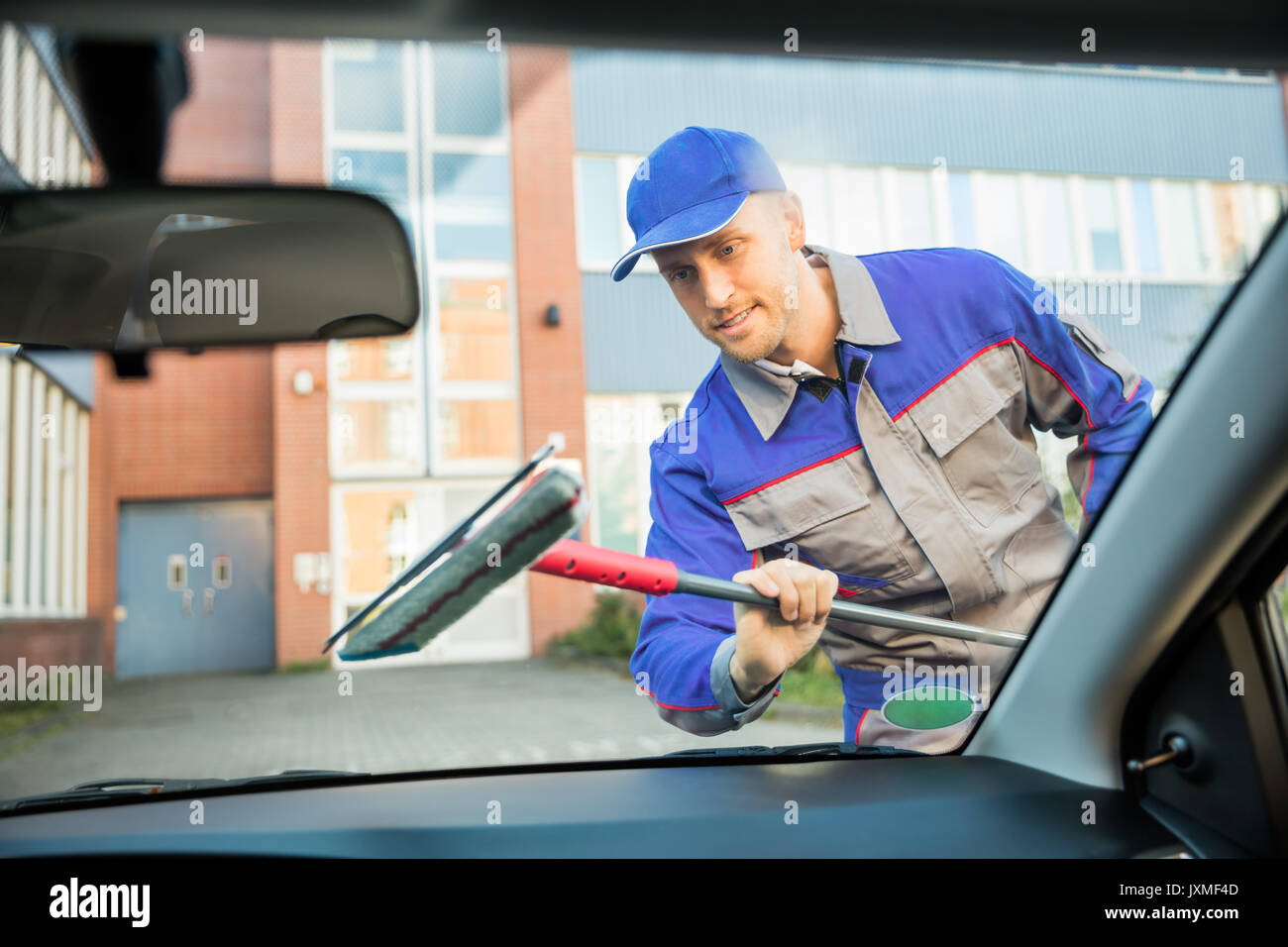 Hand car wash hi-res stock photography and images - Alamy