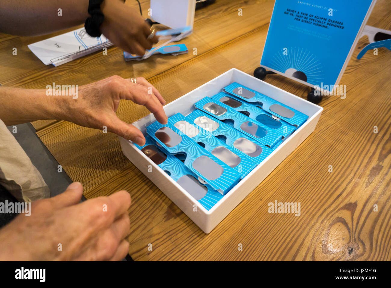 Solar eclipse eye protection hi-res stock photography and images - Alamy