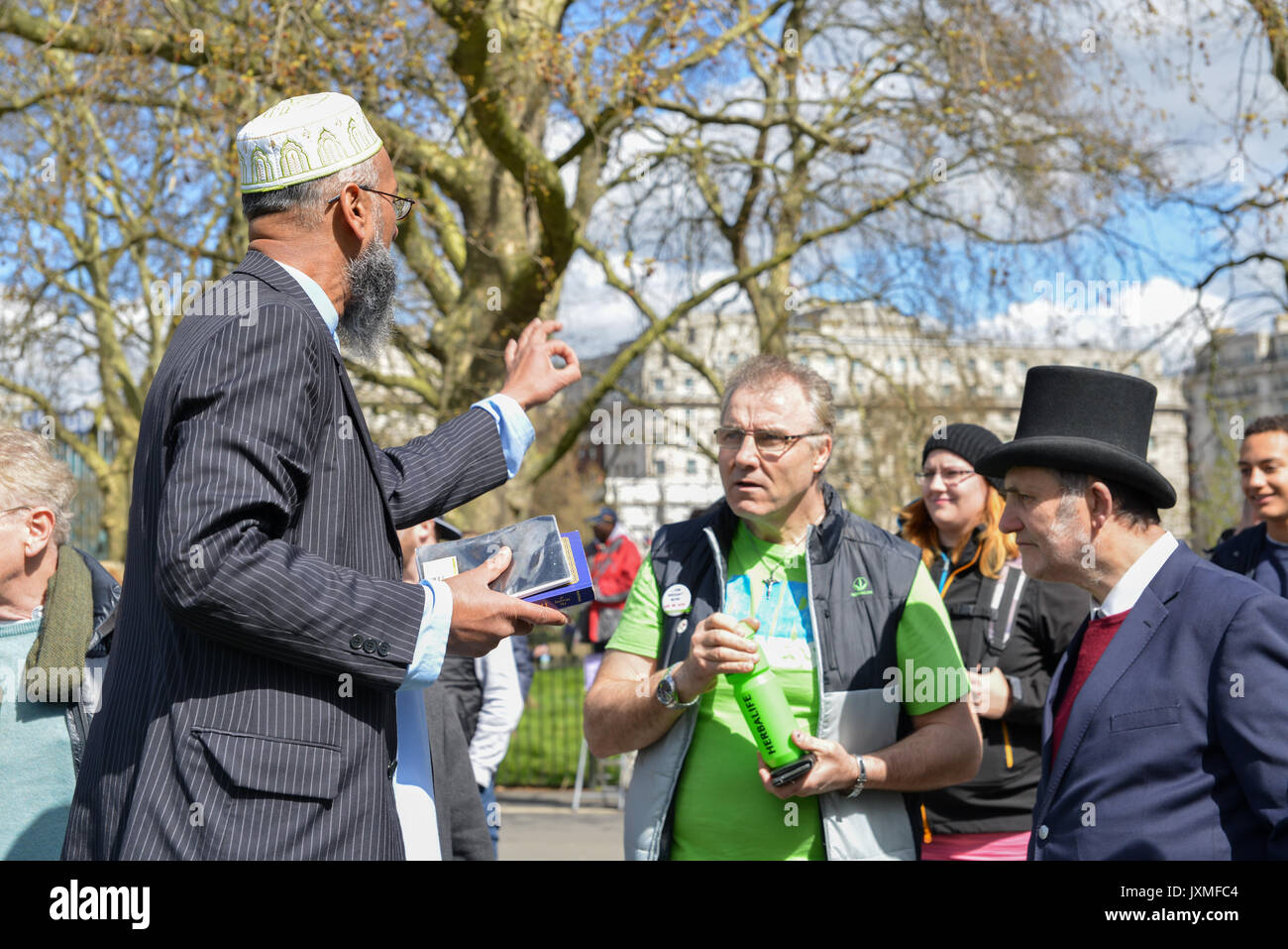 Muslim fundamentalist preacher holding a Koran. Speakers Corner, Hyde ...