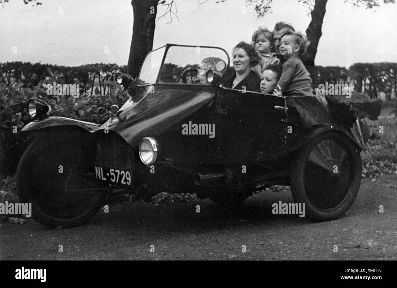 1920s family car hi-res stock photography and images - Alamy