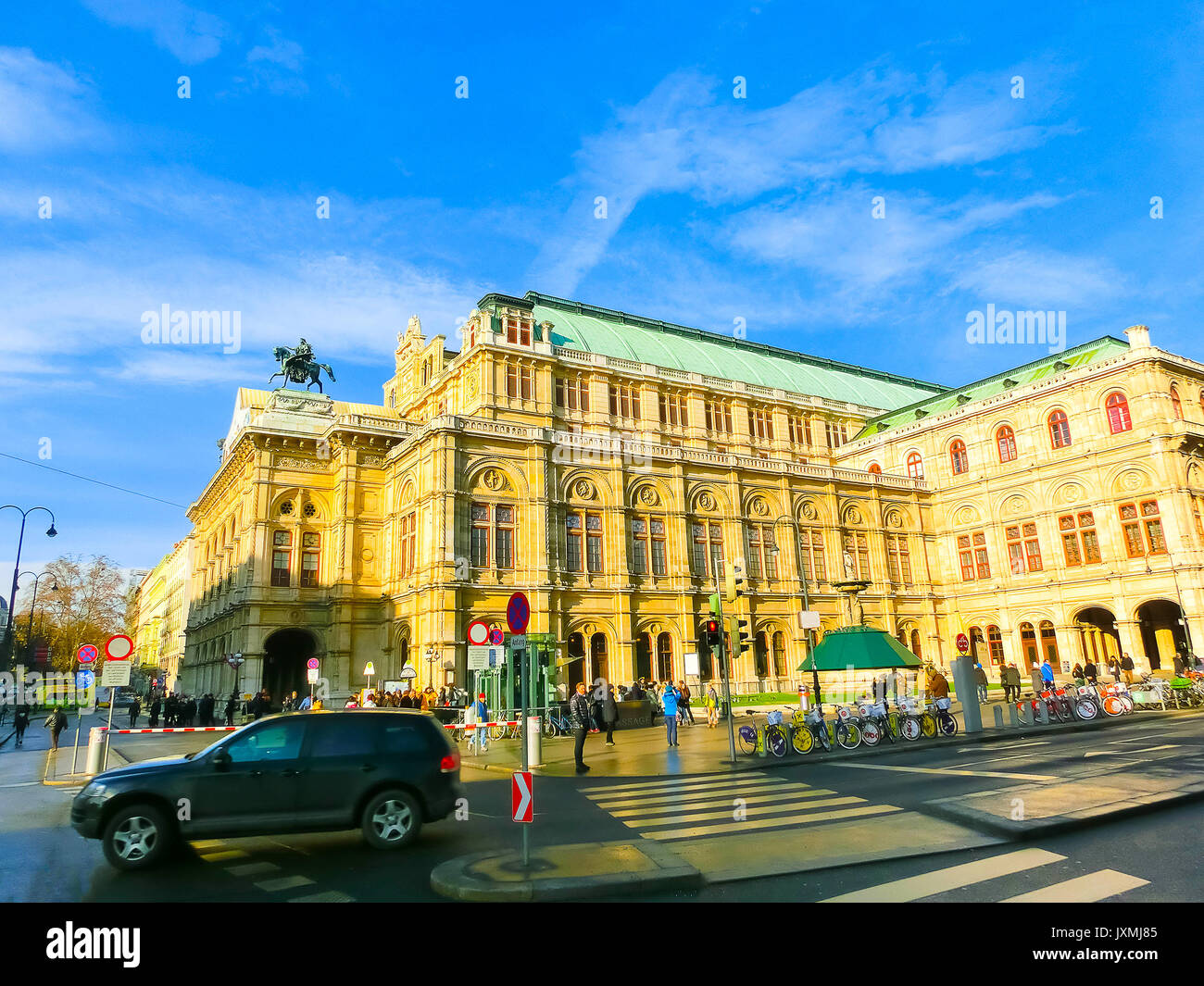 Stage vienna state opera vienna hi-res stock photography and images - Alamy