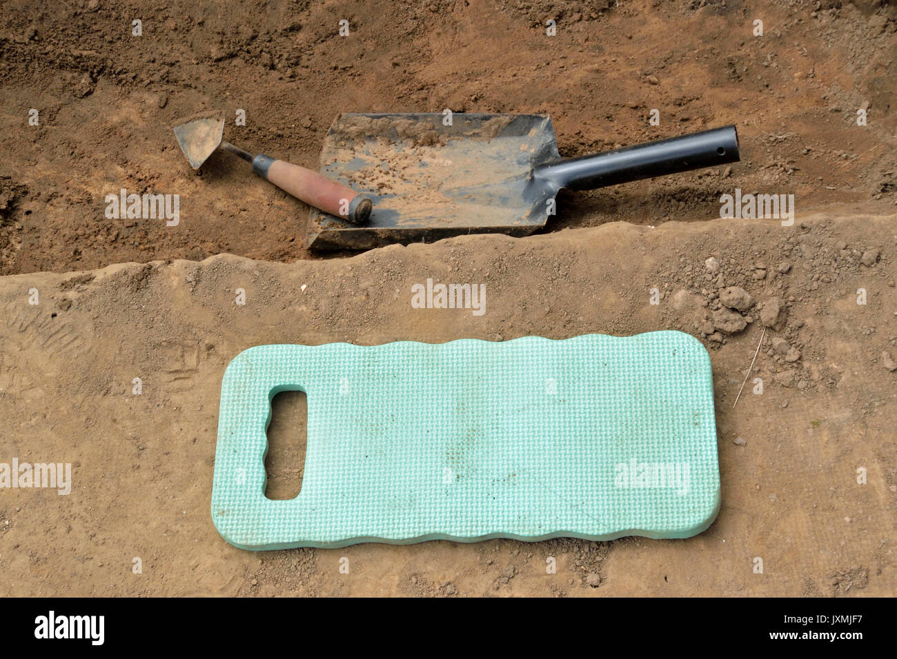 Archaeology excavation shovel hi-res stock photography and images - Alamy