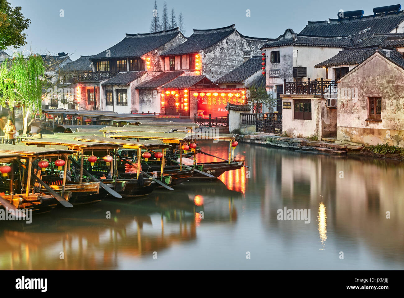 Boats on waterway and traditional buildings, Xitang Zhen, Zhejiang ...