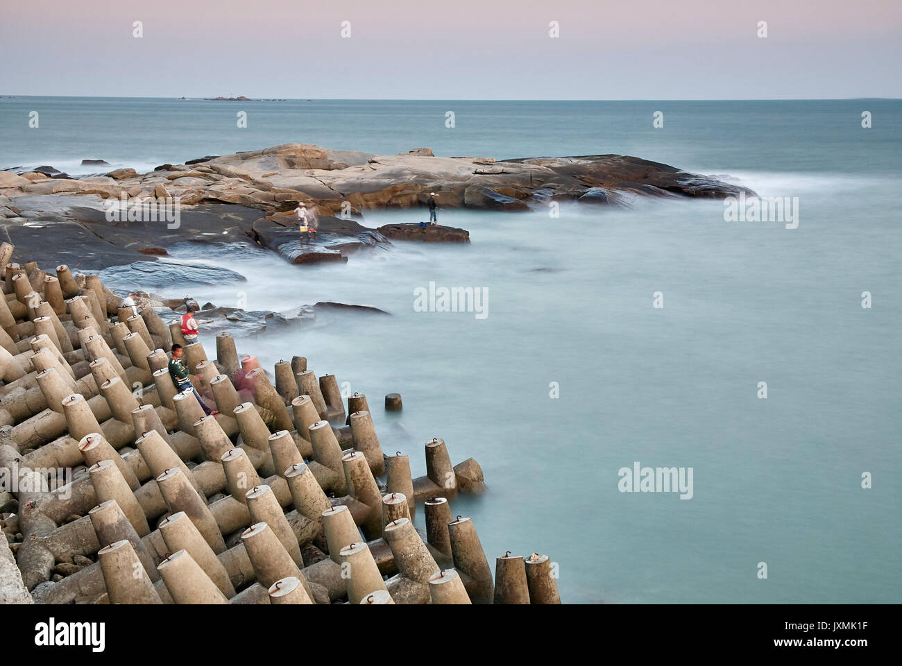 Concrete sea defence hi-res stock photography and images - Alamy