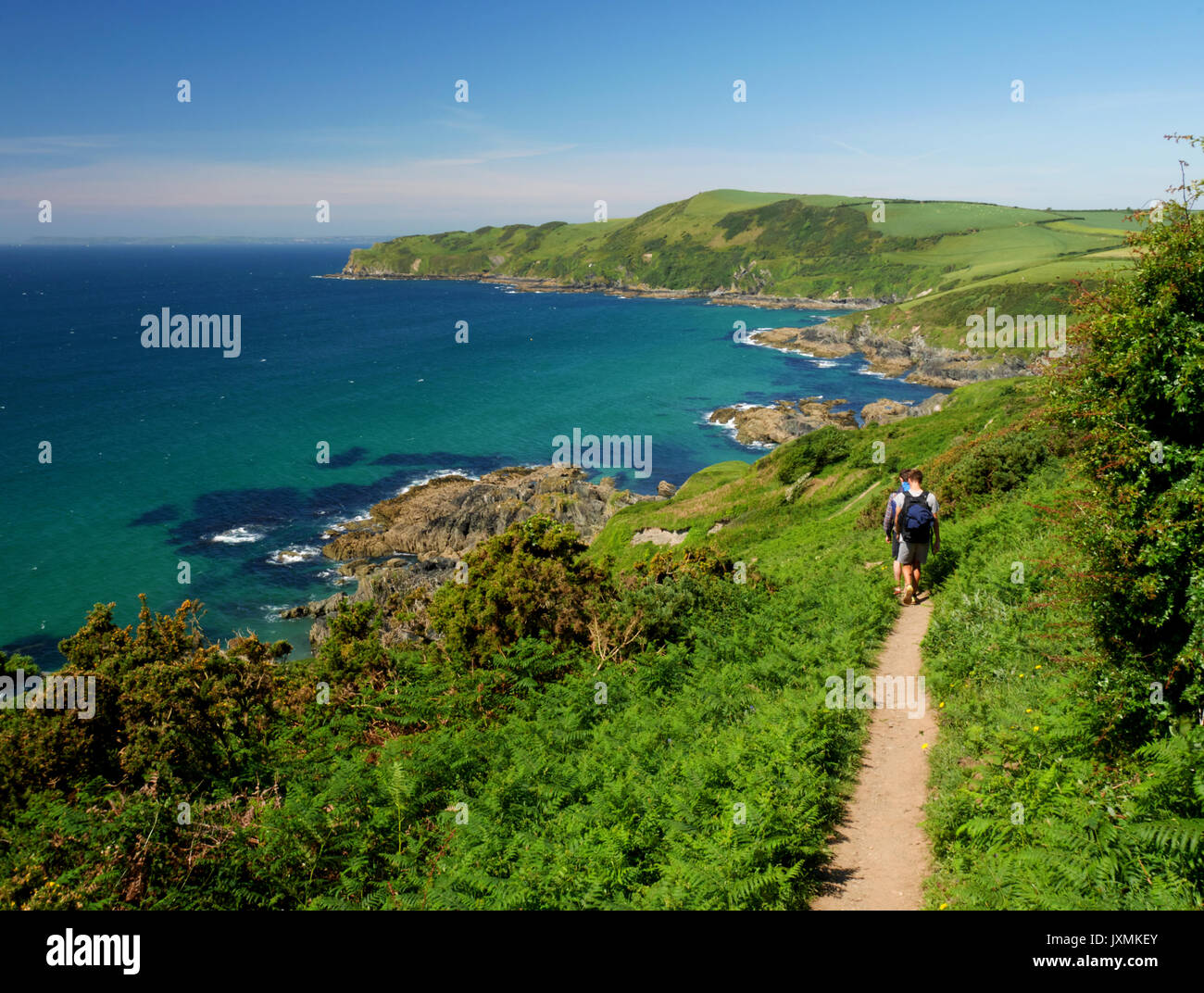 Walking the cliff path towards Pencarrow Head near Lansallos, Cornwall ...