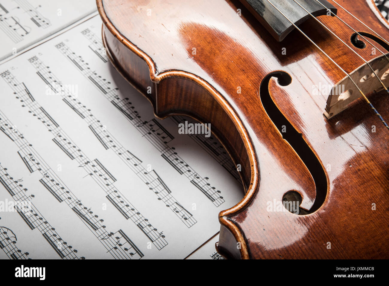 Retro musical sheets violin hi-res stock photography and images - Alamy