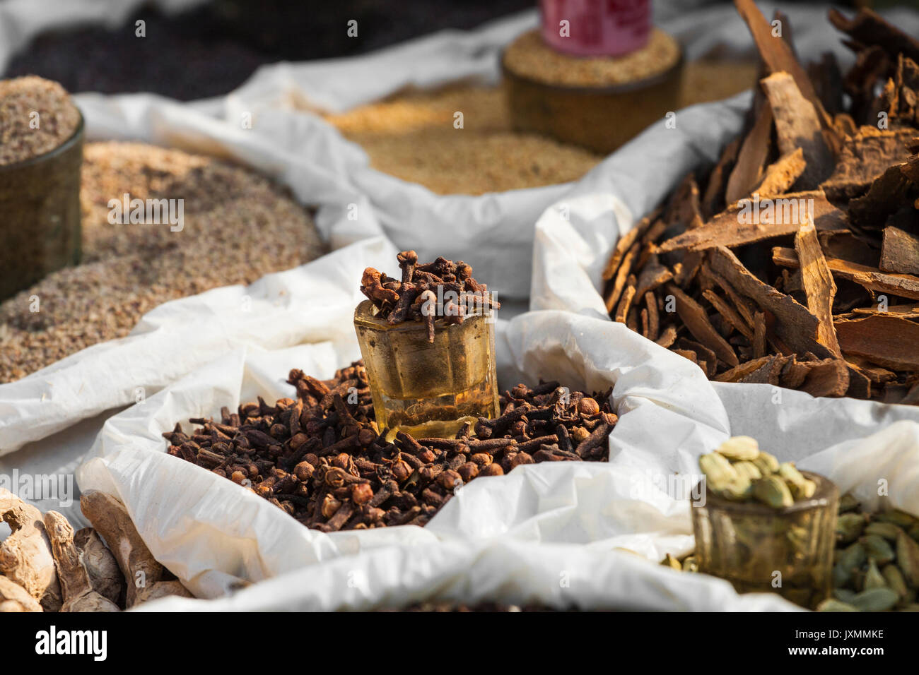 India spices at the local market at Delhi Stock Photo - Alamy