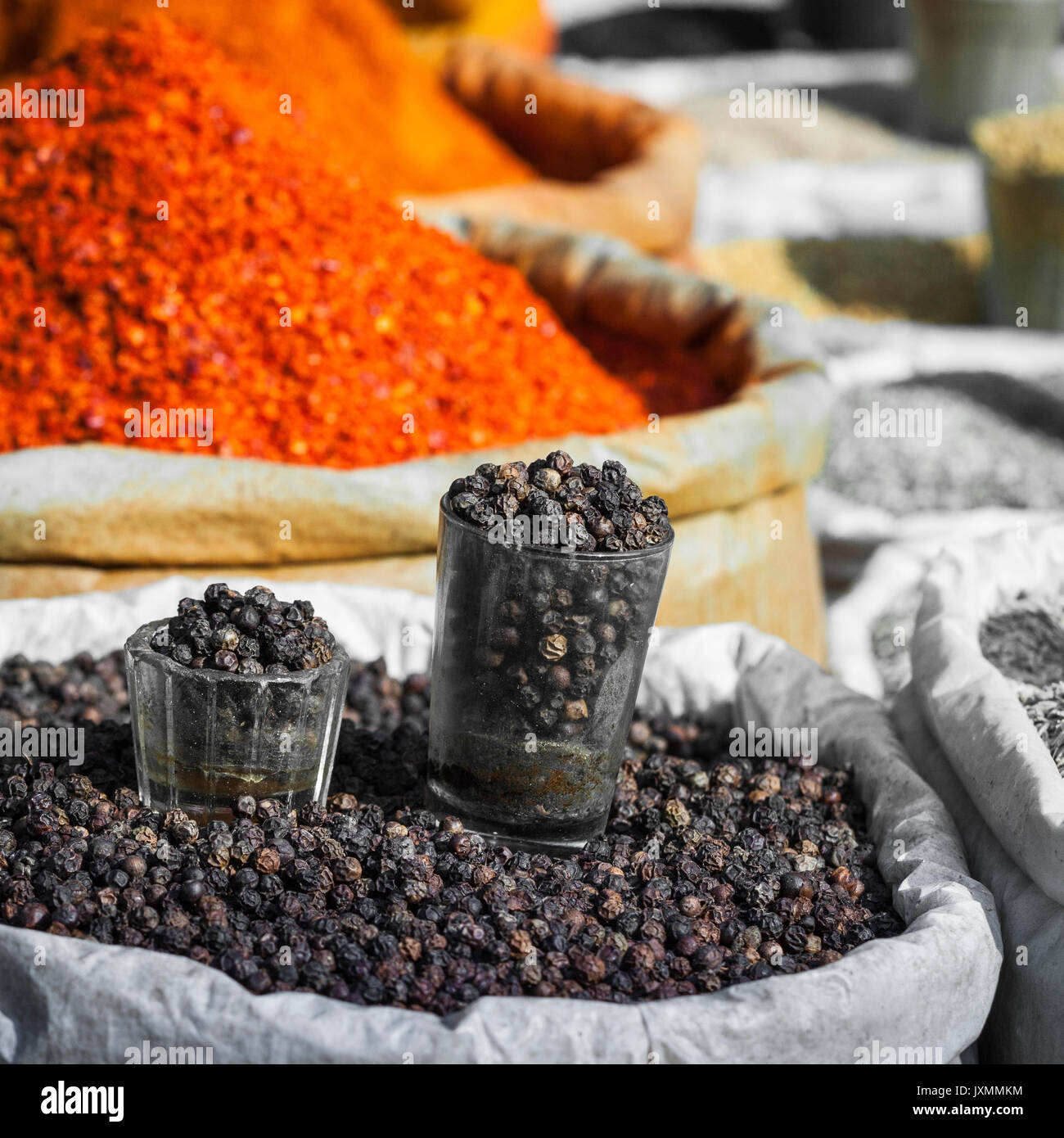 India spices at the local market at Delhi Stock Photo - Alamy