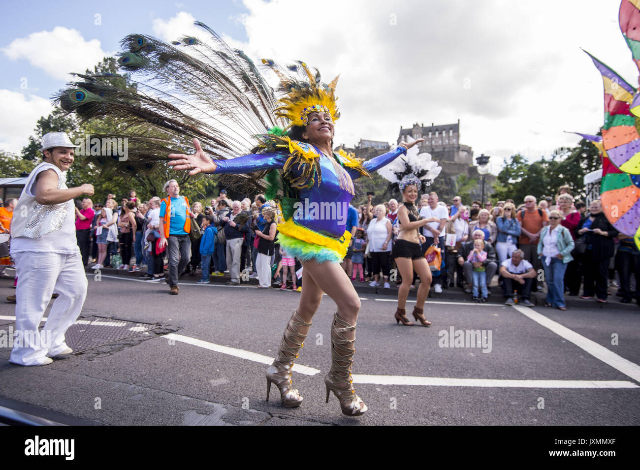 Edinburgh Festival Carnival takes to the streets led by Barefeet ...
