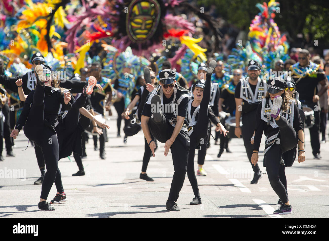Edinburgh Festival Carnival takes to the streets led by Barefeet ...