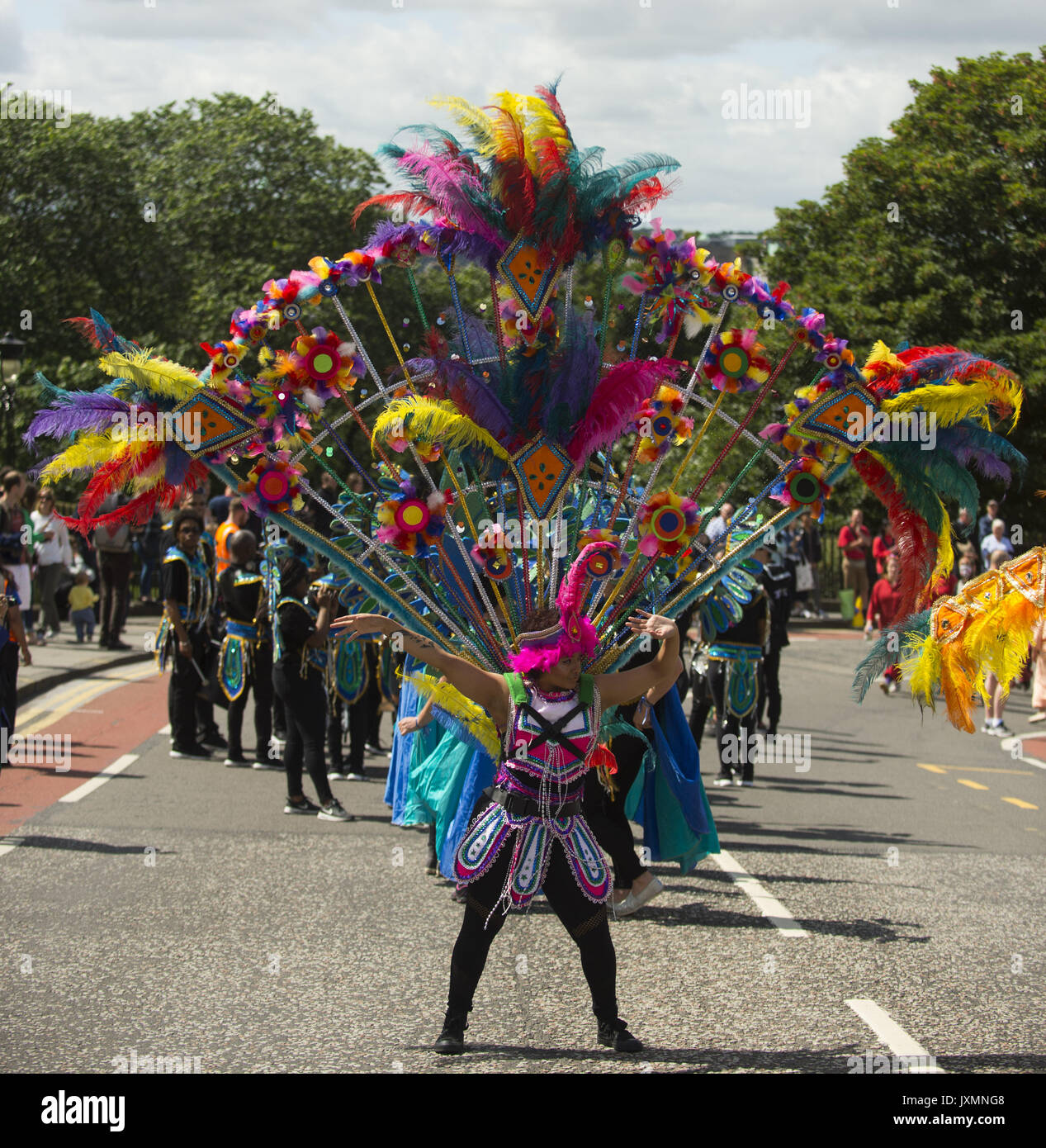 Edinburgh Festival Carnival takes to the streets led by Barefeet ...