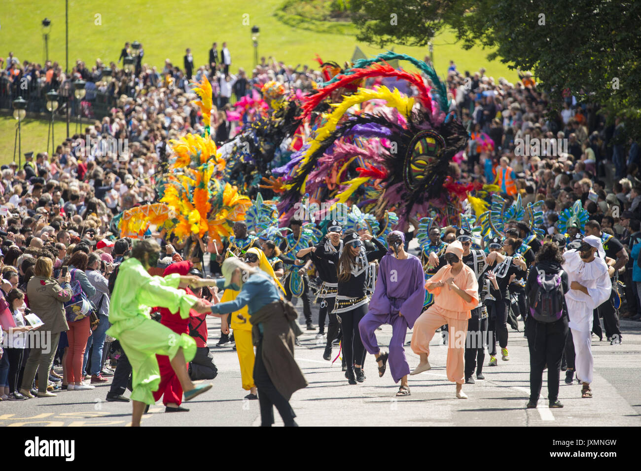 Edinburgh Festival Carnival takes to the streets led by Barefeet ...
