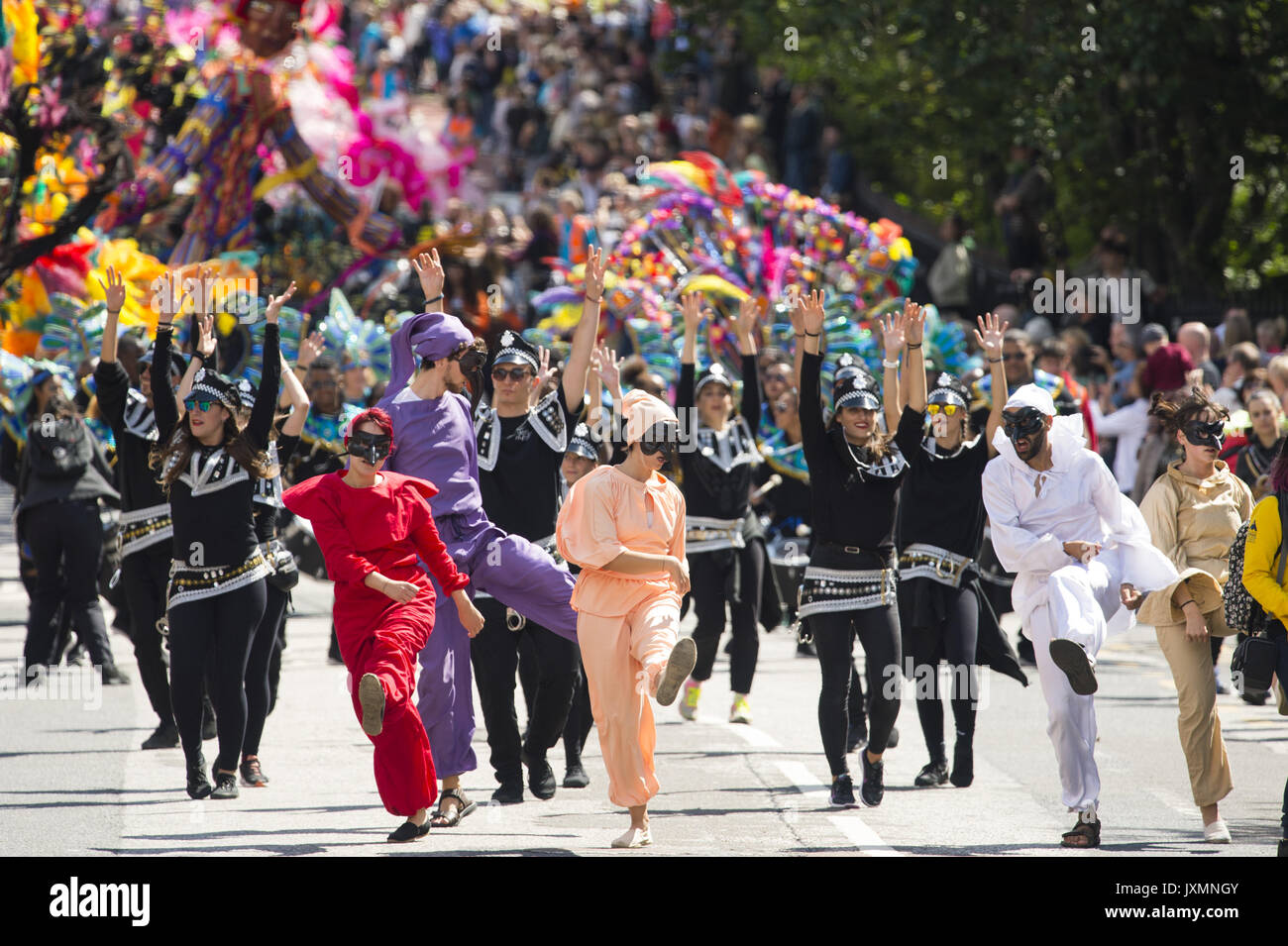 Edinburgh Festival Carnival takes to the streets led by Barefeet ...