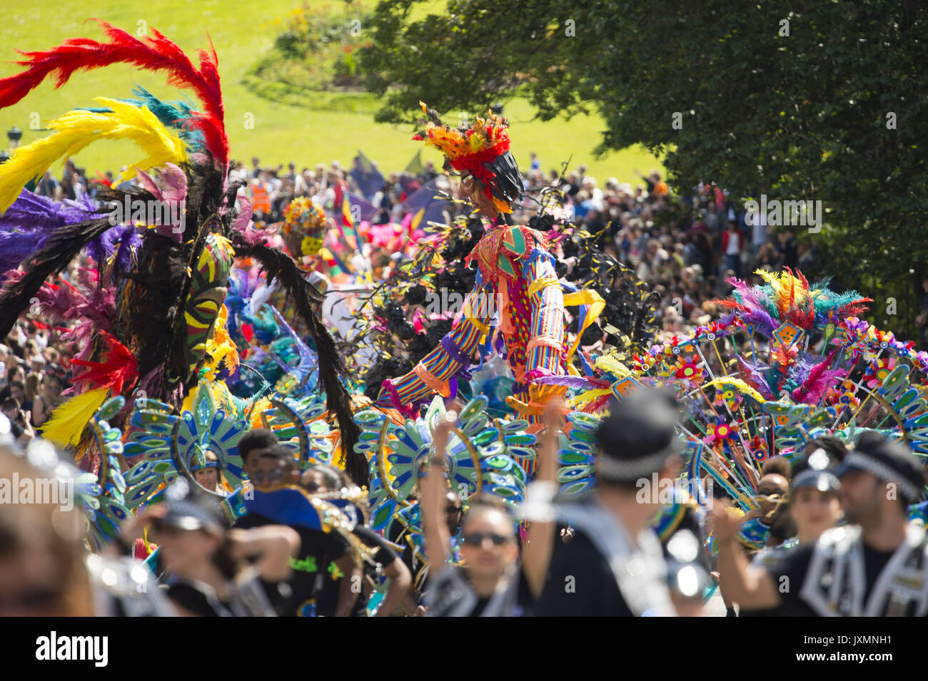 Edinburgh Festival Carnival takes to the streets led by Barefeet ...