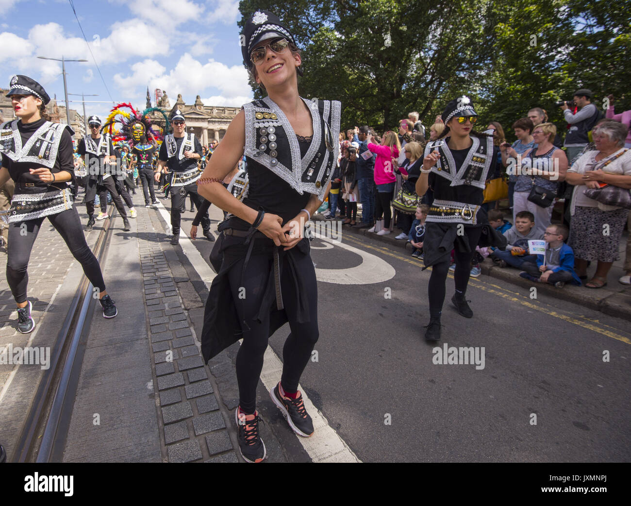 Edinburgh Festival Carnival takes to the streets led by Barefeet ...