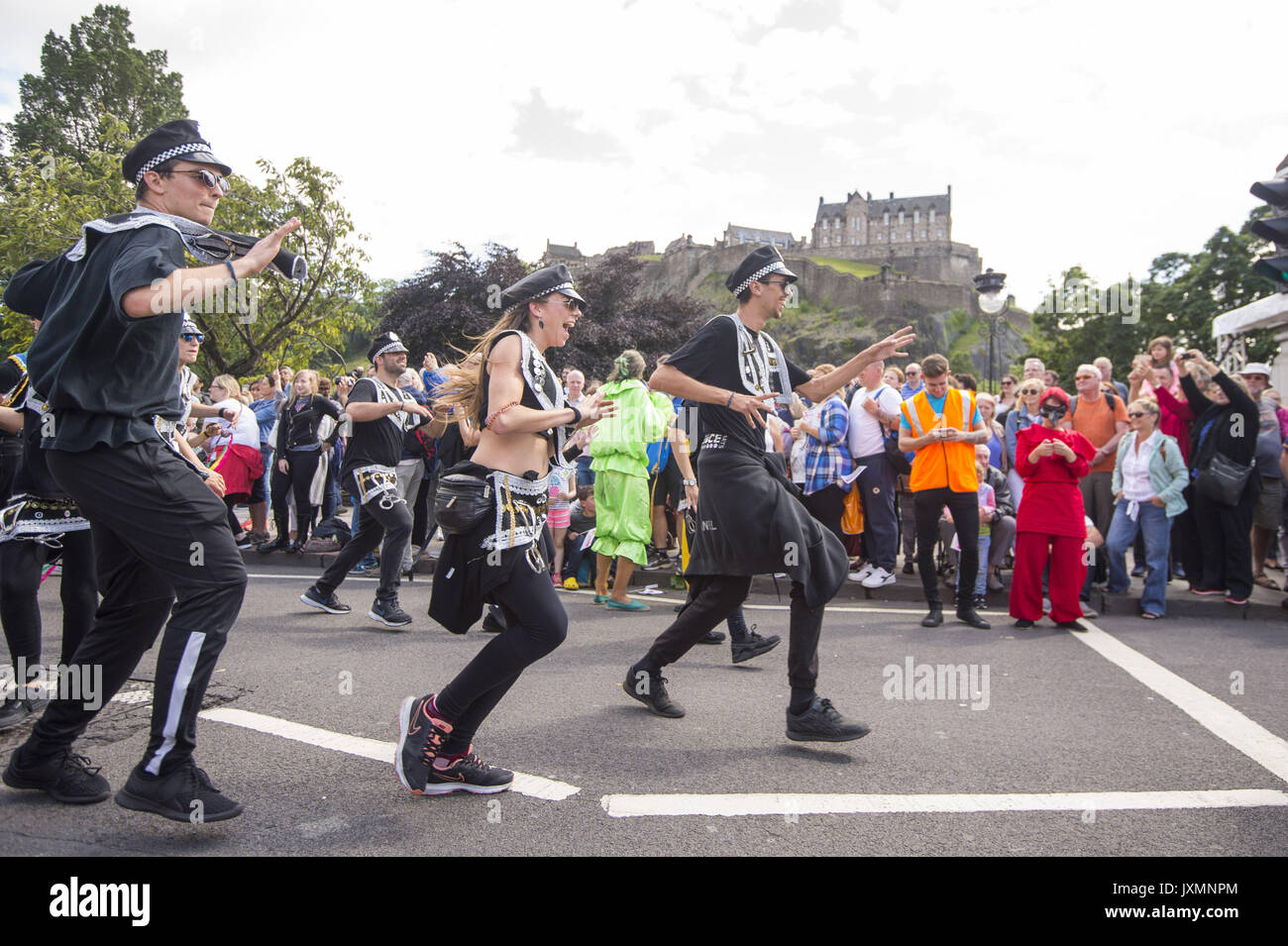 Edinburgh Festival Carnival takes to the streets led by Barefeet ...