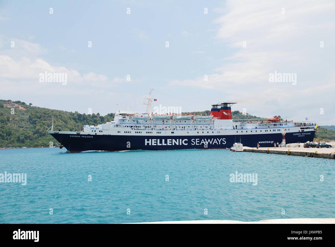 Hellenic Seaways ferry boat Express Pegasus arriving at Skiathos Town ...