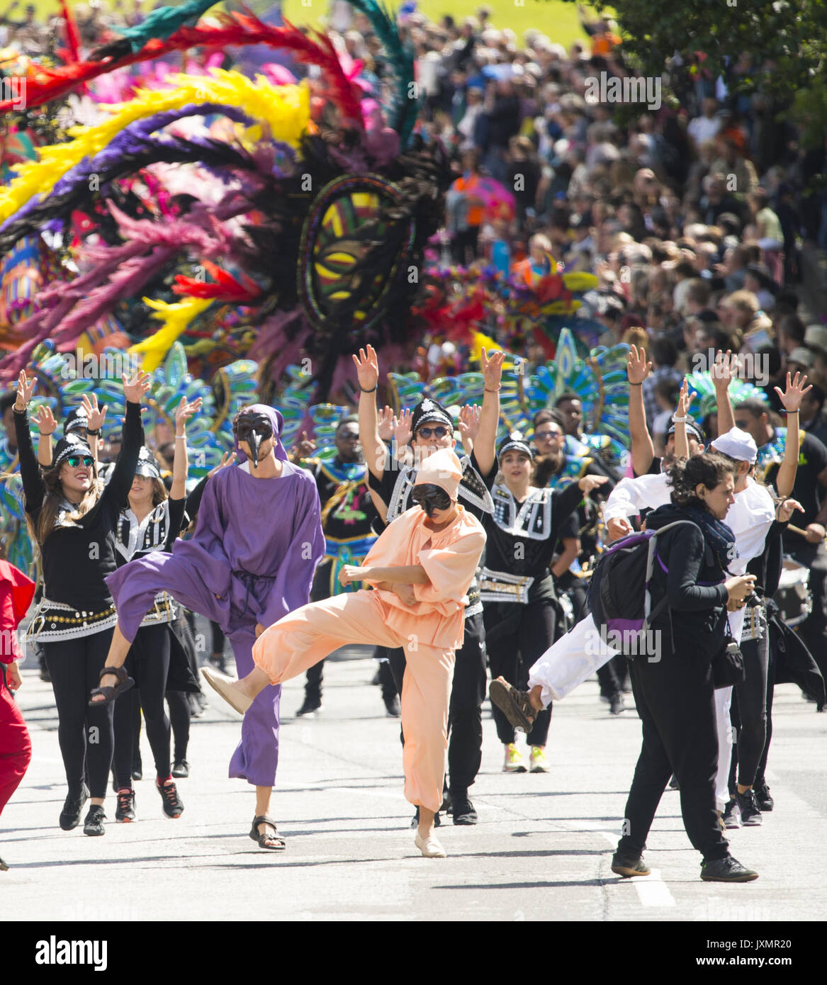 Edinburgh Festival Carnival takes to the streets led by Barefeet ...