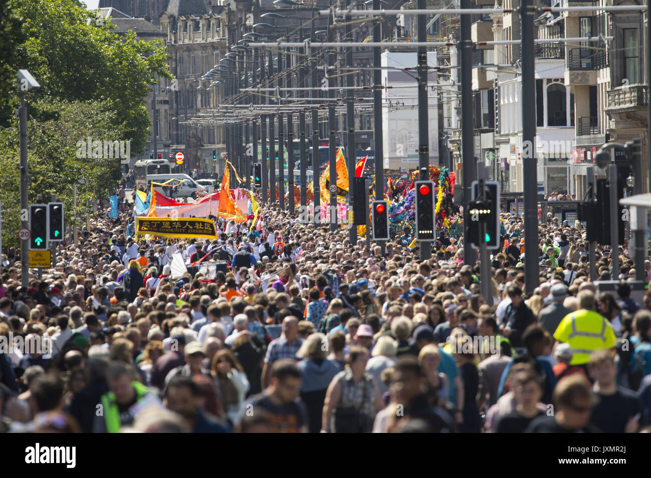 Edinburgh Festival Carnival takes to the streets led by Barefeet ...
