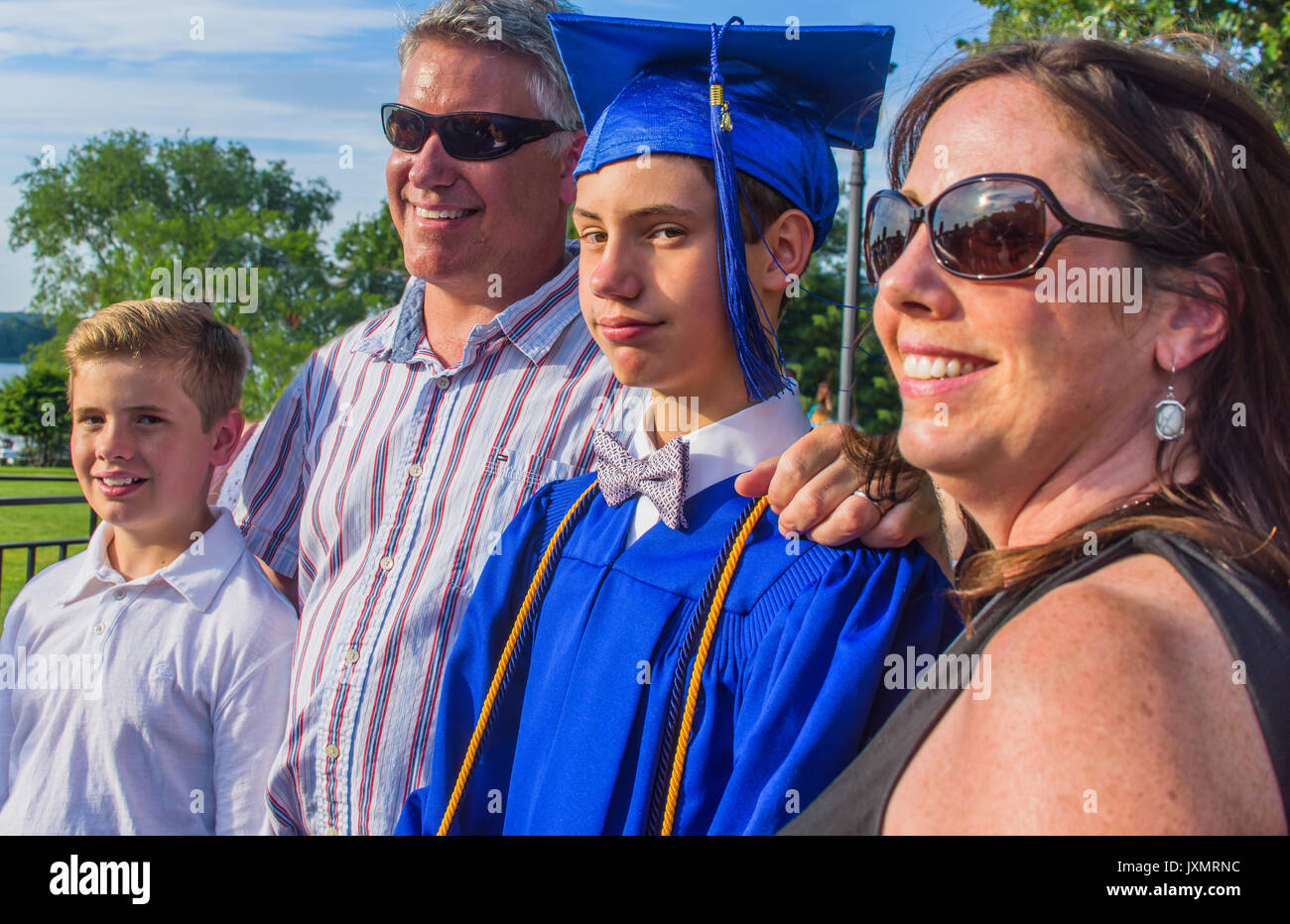 Graduation family hi-res stock photography and images - Alamy