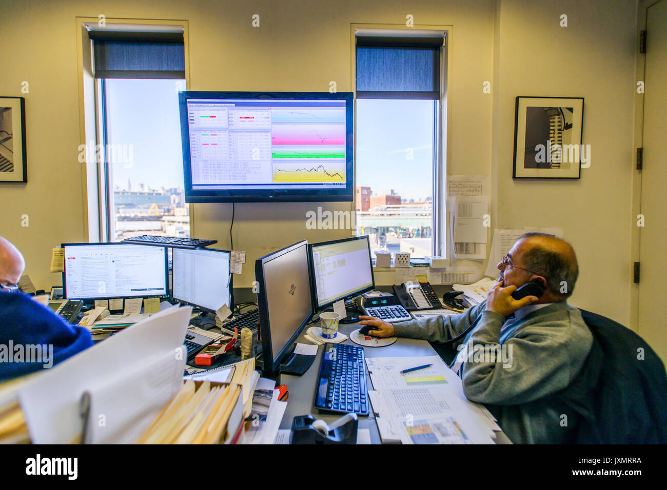 Office manager hi-res stock photography and images - Alamy